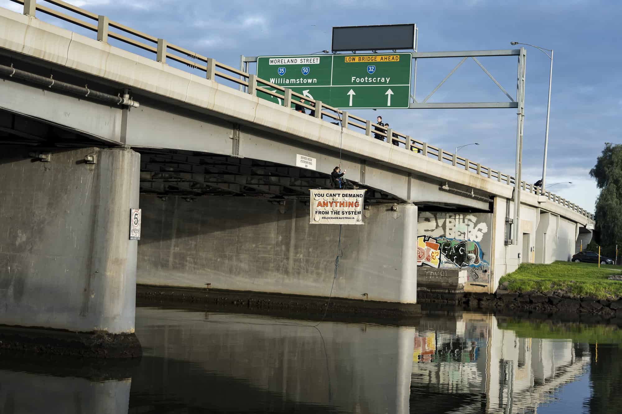 CLIMATE ACTIVIST ABSEILS OFF FOOTSCRAY RD BRIDGE AT PORT OF MELBOURNE ...