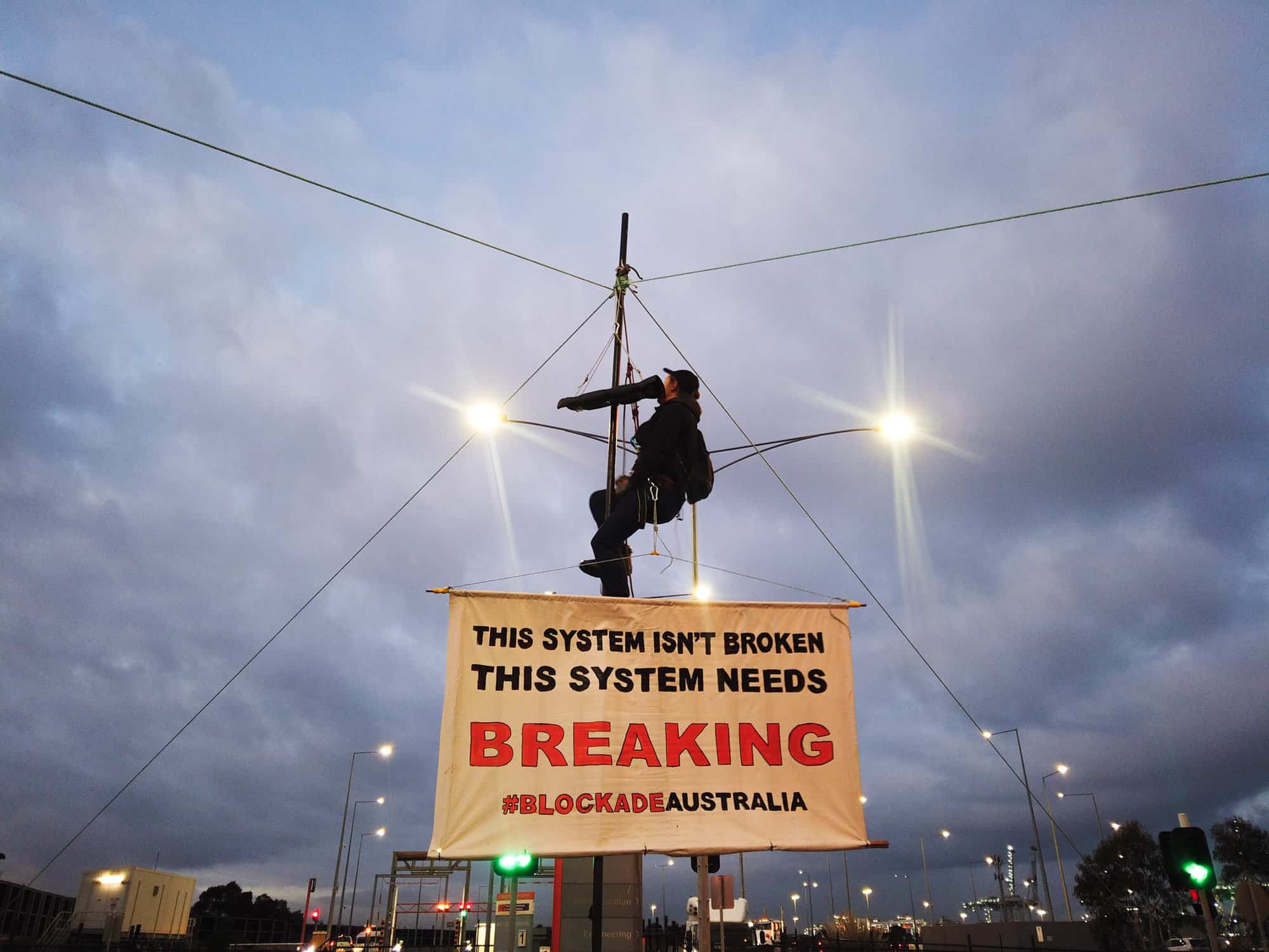 BLOCKADE AUSTRALIA DISRUPTS PORT OF MELBOURNE FOR SECOND DAY via ...